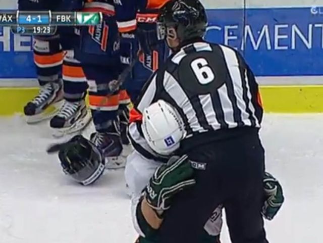 Referee Puts Player in Chokehold - Scouting The Refs